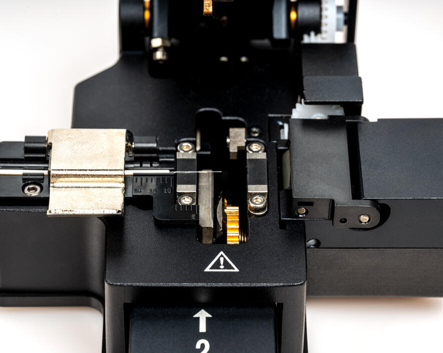 Jonard One Step Fiber Optic Cleaver with Auto-Rotating Blade - GME Supply